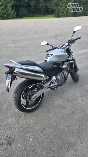 Pelēks Honda Hornet 2004 Biržai, ar dzinēja tilpumu 0.60 L un nobraukumu 63 tūkst. km par 1550 €, foto 5 vietnē AUTOMOTO.COM.LV