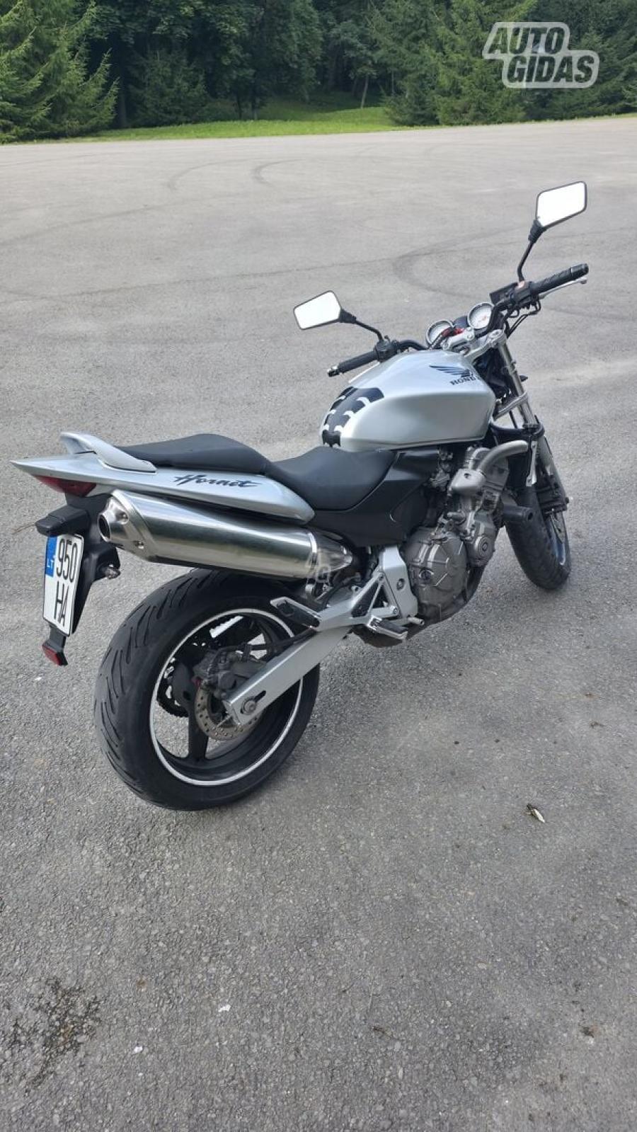 Pelēks Honda Hornet 2004 Biržai, ar dzinēja tilpumu 0.60 L un nobraukumu 63 tūkst. km par 1550 €, foto 5 vietnē AUTOMOTO.COM.LV