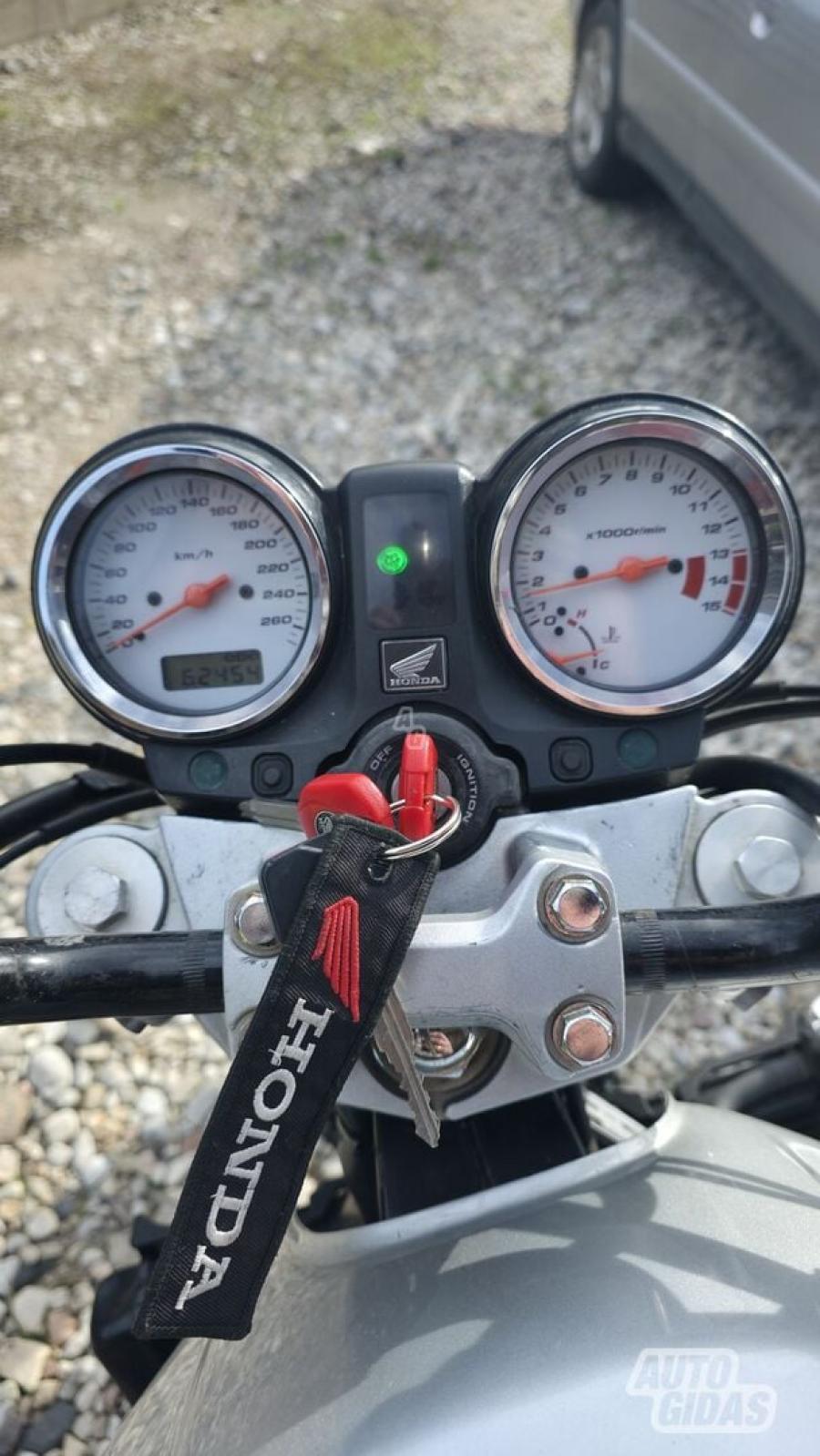 Pelēks Honda Hornet 2004 Biržai, ar dzinēja tilpumu 0.60 L un nobraukumu 63 tūkst. km par 1550 €, foto 6 vietnē AUTOMOTO.COM.LV