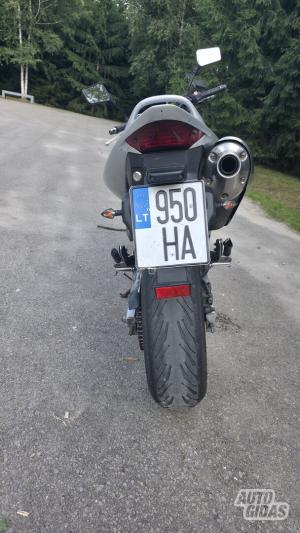 Pelēks Honda Hornet 2004 Biržai, ar dzinēja tilpumu 0.60 L un nobraukumu 63 tūkst. km par 1550 €, foto 7 vietnē AUTOMOTO.COM.LV