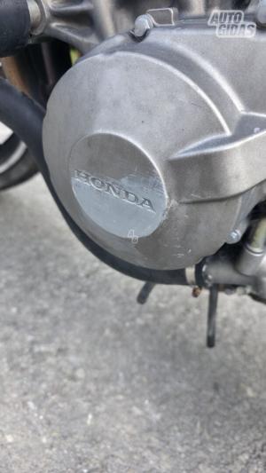 Pelēks Honda Hornet 2004 Biržai, ar dzinēja tilpumu 0.60 L un nobraukumu 63 tūkst. km par 1550 €, foto 11 vietnē AUTOMOTO.COM.LV