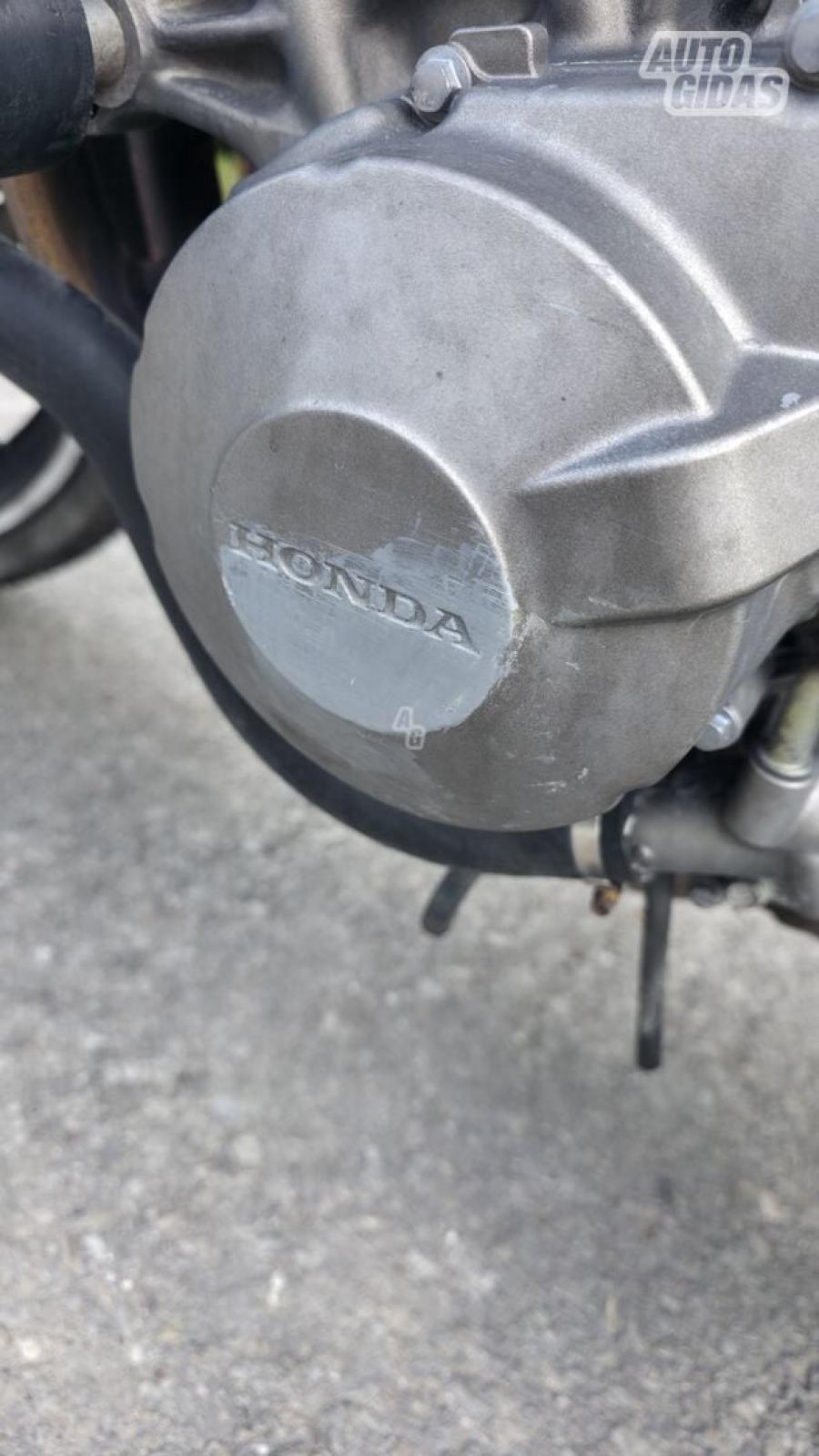 Pelēks Honda Hornet 2004 Biržai, ar dzinēja tilpumu 0.60 L un nobraukumu 63 tūkst. km par 1550 €, foto 11 vietnē AUTOMOTO.COM.LV