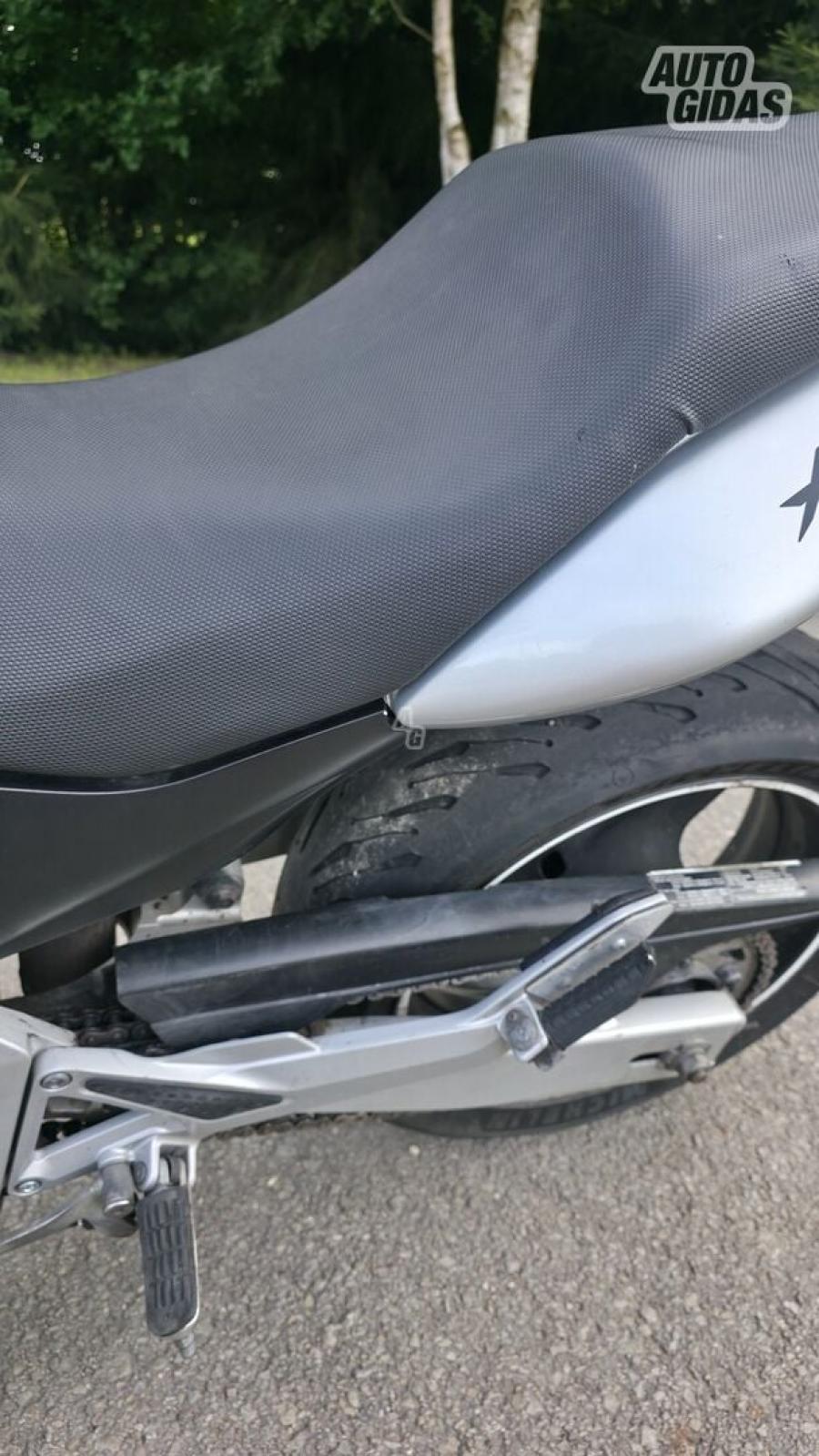 Pelēks Honda Hornet 2004 Biržai, ar dzinēja tilpumu 0.60 L un nobraukumu 63 tūkst. km par 1550 €, foto 15 vietnē AUTOMOTO.COM.LV