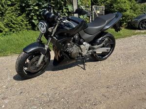 Grey Honda Hornet 2005 in Kaunas, with an engine capacity of 0.60 L and mileage of 43 thousand km for 2000 €, photo  on AUTOMOTO.COM.LV