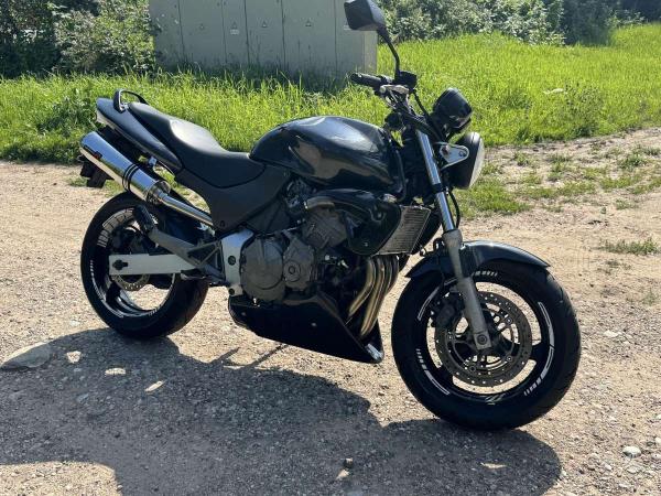 Grey Honda Hornet 2005 in Kaunas, with an engine capacity of 0.60 L and mileage of 43 thousand km for 2000 €, photo 3 on AUTOMOTO.COM.LV
