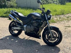 Grey Honda Hornet 2005 in Kaunas, with an engine capacity of 0.60 L and mileage of 43 thousand km for 2000 €, photo 4 on AUTOMOTO.COM.LV