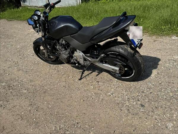 Grey Honda Hornet 2005 in Kaunas, with an engine capacity of 0.60 L and mileage of 43 thousand km for 2000 €, photo 5 on AUTOMOTO.COM.LV