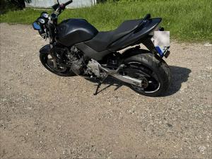 Grey Honda Hornet 2005 in Kaunas, with an engine capacity of 0.60 L and mileage of 43 thousand km for 2000 €, photo 6 on AUTOMOTO.COM.LV