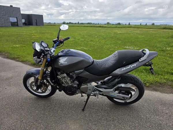 Grey Honda Hornet 2006 in Klaipeda, with an engine capacity of 0.60 L and mileage of 39 thousand km for 2600 €, photo 1 on AUTOMOTO.COM.LV