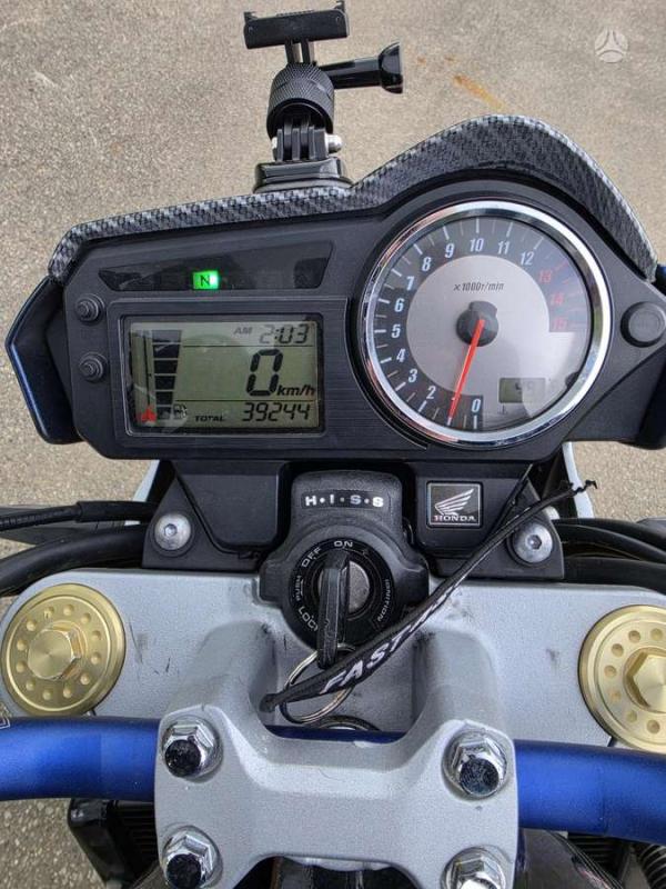Grey Honda Hornet 2006 in Klaipeda, with an engine capacity of 0.60 L and mileage of 39 thousand km for 2600 €, photo 9 on AUTOMOTO.COM.LV