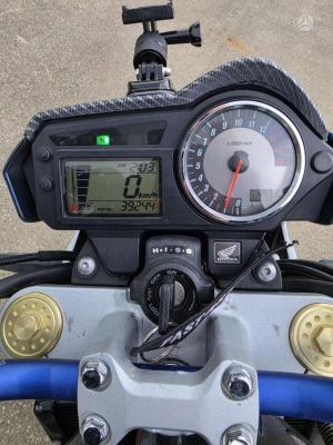 Grey Honda Hornet 2006 in Klaipeda, with an engine capacity of 0.60 L and mileage of 39 thousand km for 2600 €, photo 10 on AUTOMOTO.COM.LV