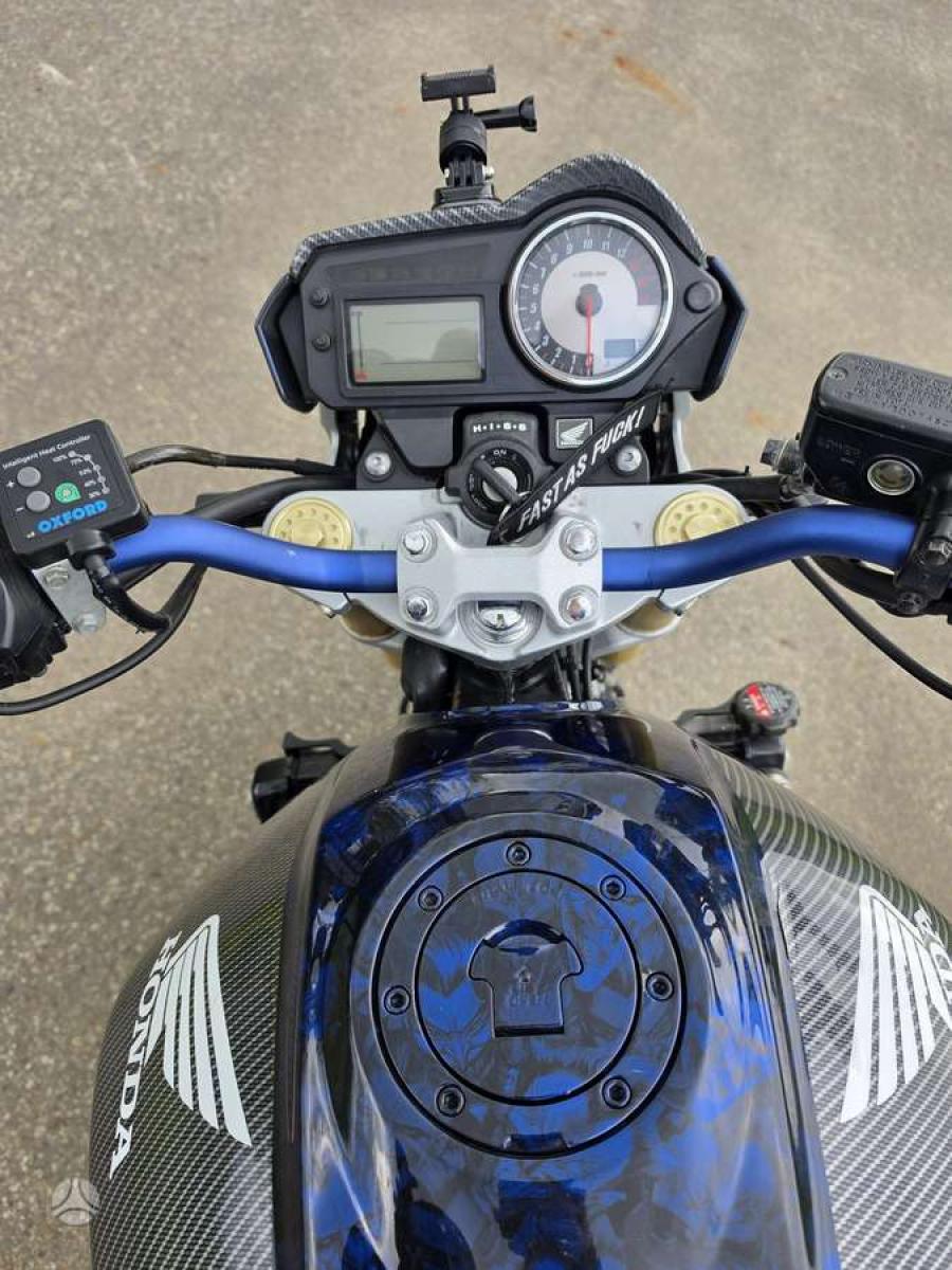 Grey Honda Hornet 2006 in Klaipeda, with an engine capacity of 0.60 L and mileage of 39 thousand km for 2600 €, photo 12 on AUTOMOTO.COM.LV