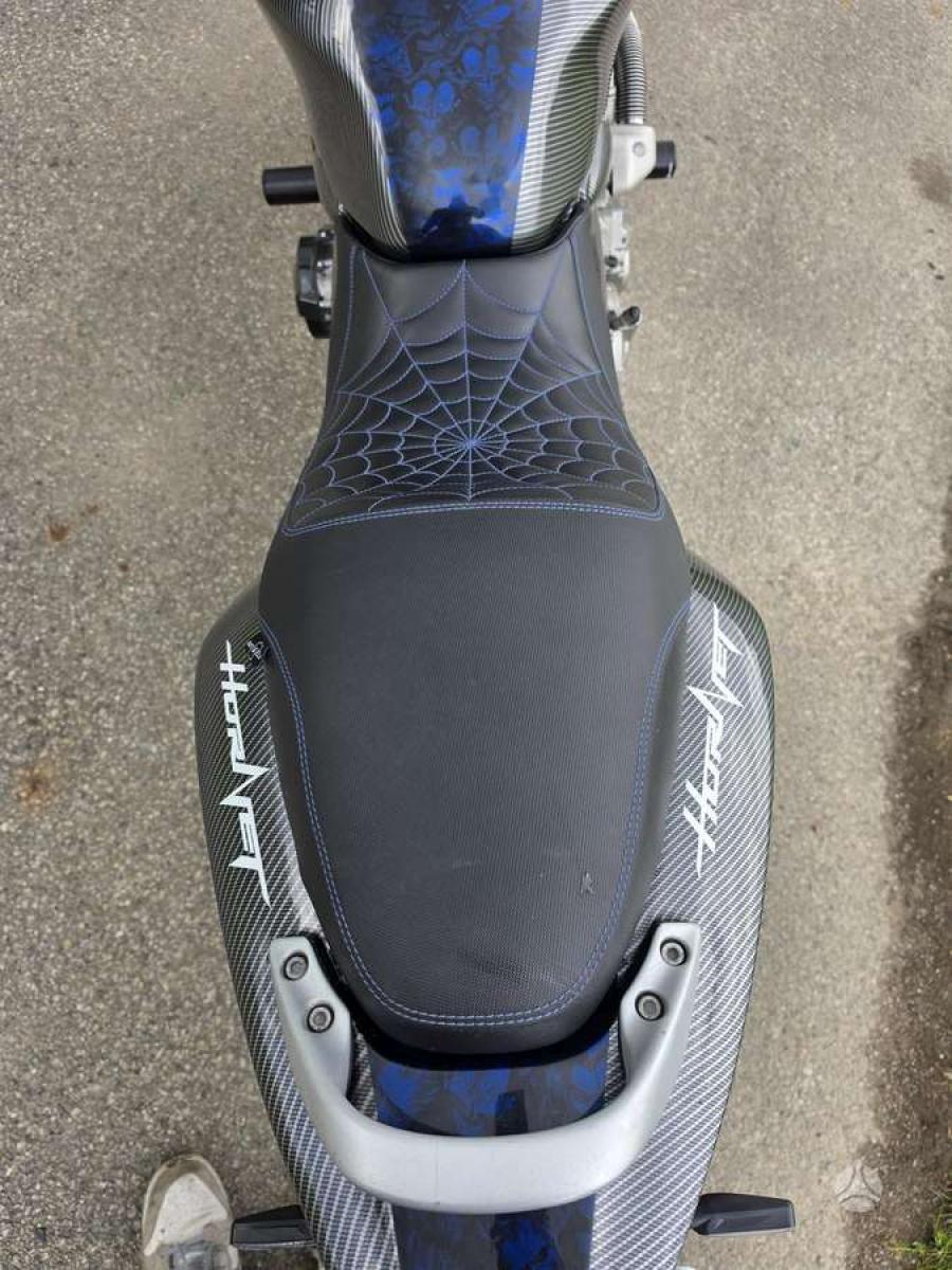 Grey Honda Hornet 2006 in Klaipeda, with an engine capacity of 0.60 L and mileage of 39 thousand km for 2600 €, photo 13 on AUTOMOTO.COM.LV