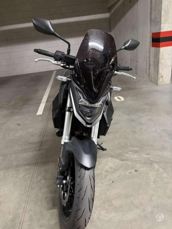 Grey Honda Hornet 2023 in Vilnius, with an engine capacity of 0.75 L and mileage of 14 thousand km for 5450 €, photo 4 on AUTOMOTO.COM.LV