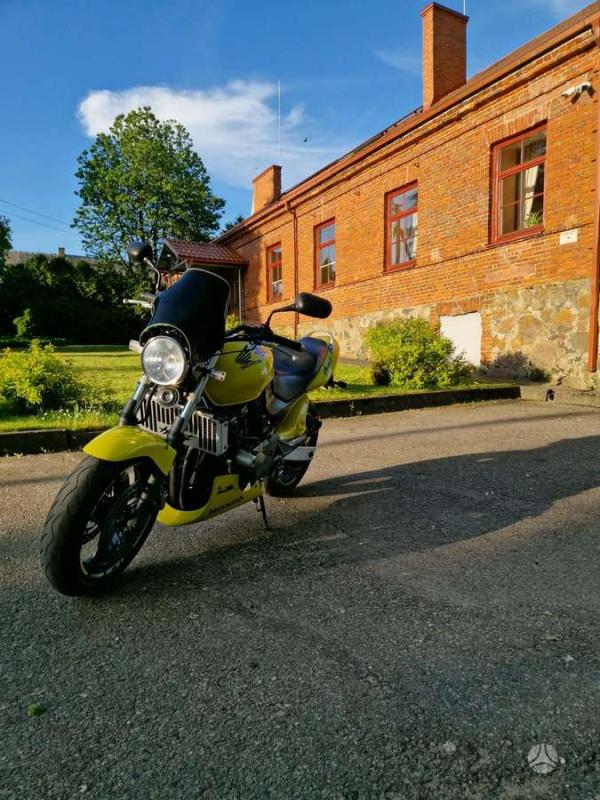 Honda Hornet 1999 Kaišiadorys, ar dzinēja tilpumu 0.60 L un nobraukumu 42 tūkst. km par 1700 €, foto 5 vietnē AUTOMOTO.COM.LV