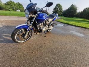 Honda Hornet 2001 Jurbarkas, ar dzinēja tilpumu 0.60 L un nobraukumu 53 tūkst. km par 1474 €, foto  vietnē AUTOMOTO.COM.LV