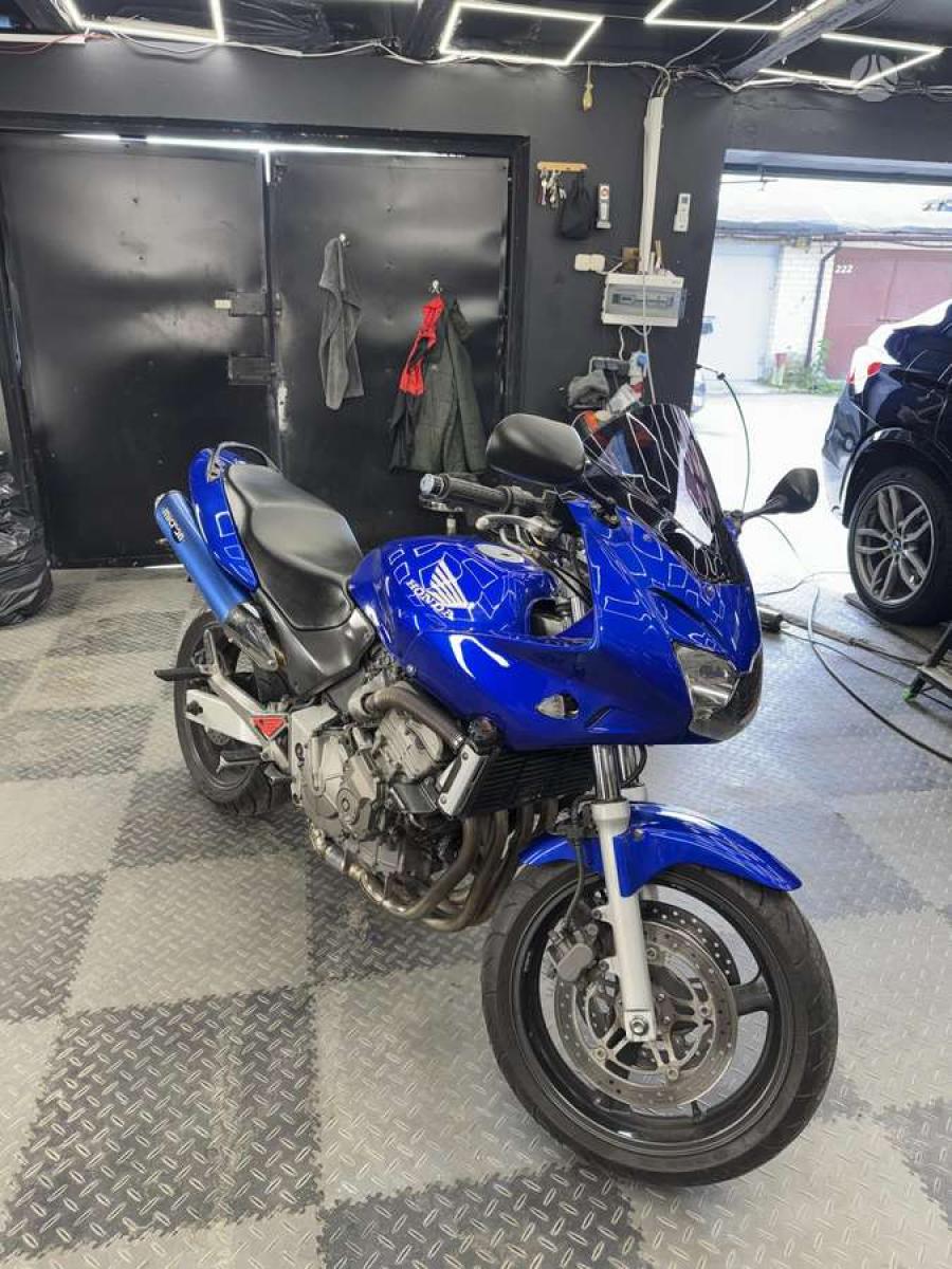 Honda Hornet 2001 in Klaipeda, with an engine capacity of 0.60 L and mileage of 45 thousand km for 1700 €, photo 1 on AUTOMOTO.COM.LV