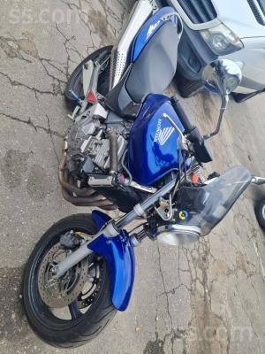 Honda Hornet 2003 Rīga, ar dzinēja tilpumu 0.60 L un nobraukumu 0 tūkst. km par 2000 €, foto 3 vietnē AUTOMOTO.COM.LV
