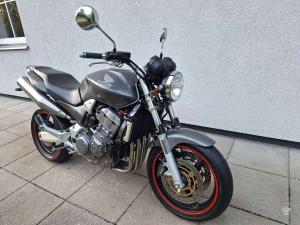 Honda Hornet 2003 Prienai, ar dzinēja tilpumu 0.92 L un nobraukumu 37 tūkst. km par 2650 €, foto  vietnē AUTOMOTO.COM.LV
