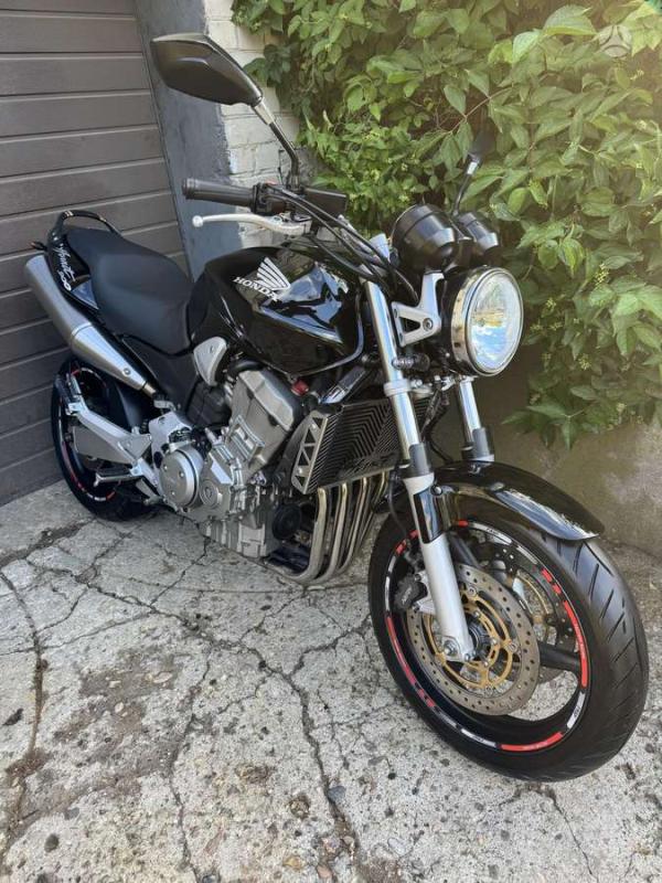 Honda Hornet 2003 Prienai, ar dzinēja tilpumu 0.92 L un nobraukumu 43 tūkst. km par 2850 €, foto 1 vietnē AUTOMOTO.COM.LV
