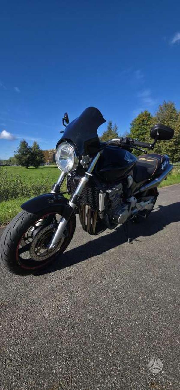 Honda Hornet 2003 in Panevezys on AUTOMOTO.COM.LV Honda Hornet 2003 in Panevezys, with an engine capacity of 0.90 L and mileage of 40 thousand km for 3050 €, photo 1 on AUTOMOTO.COM.LV