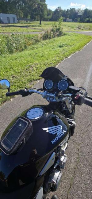 Honda Hornet 2003 Panevēža, ar dzinēja tilpumu 0.90 L un nobraukumu 40 tūkst. km par 3050 €, foto 7 vietnē AUTOMOTO.COM.LV
