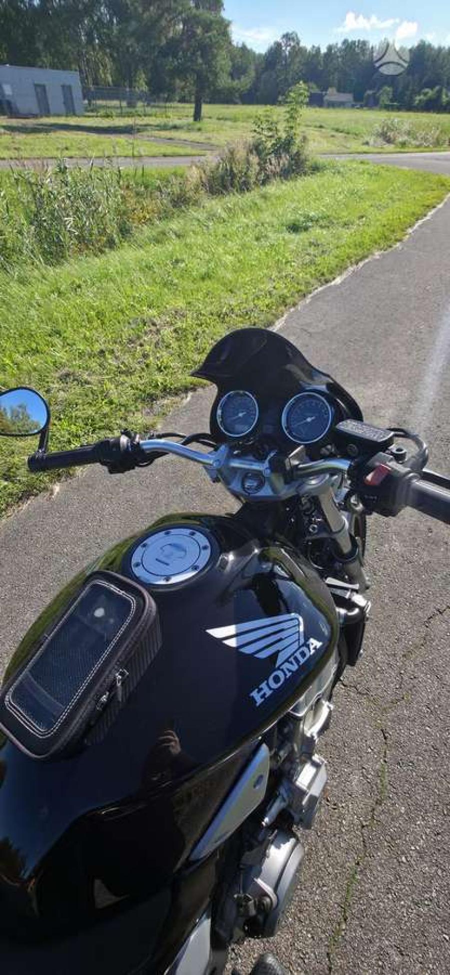 Honda Hornet 2003 Panevēža, ar dzinēja tilpumu 0.90 L un nobraukumu 40 tūkst. km par 3050 €, foto 7 vietnē AUTOMOTO.COM.LV