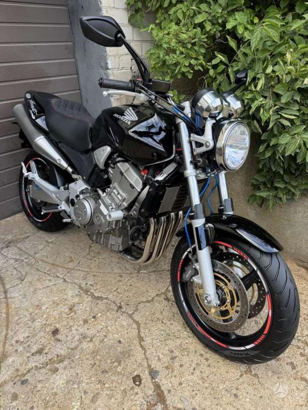 Honda Hornet 2005 Prienai, ar dzinēja tilpumu 0.92 L un nobraukumu 35 tūkst. km par 2850 €, foto 1 vietnē AUTOMOTO.COM.LV