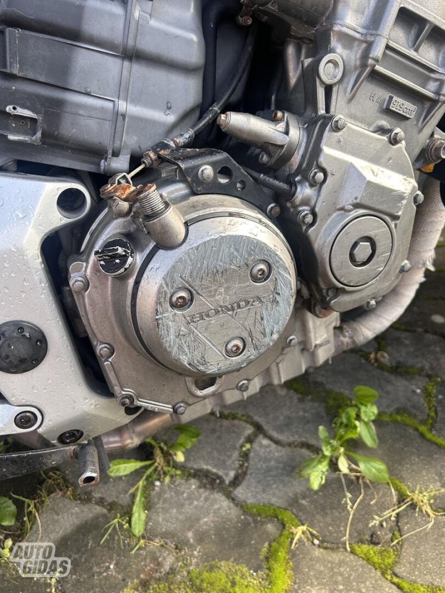 Honda Hornet 2005 Šilutė, ar dzinēja tilpumu 0.90 L un nobraukumu 0 tūkst. km par 1700 €, foto 3 vietnē AUTOMOTO.COM.LV