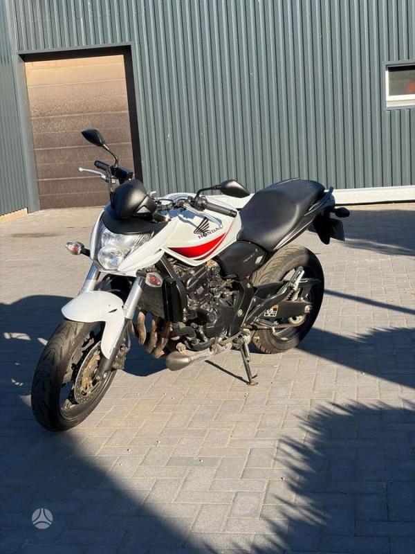 Honda Hornet 2010 Tauragė, ar dzinēja tilpumu 0.60 L un nobraukumu 27 tūkst. km par 3000 €, foto 1 vietnē AUTOMOTO.COM.LV