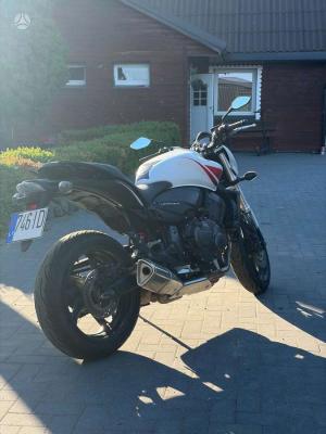 Honda Hornet 2010 in Taurage, with an engine capacity of 0.60 L and mileage of 27 thousand km for 3000 €, photo 4 on AUTOMOTO.COM.LV