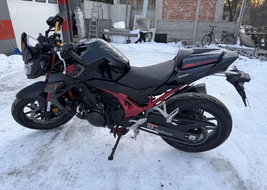 Honda Hornet 2024 in Vilnius, with an engine capacity of 0.75 L and mileage of 2 thousand km for 3690 €, photo 17 on AUTOMOTO.COM.LV
