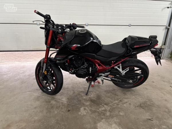 Honda Hornet 2025 in Kelme, with an engine capacity of 0.75 L and mileage of 5 thousand km for 2030 €, photo 2 on AUTOMOTO.COM.LV