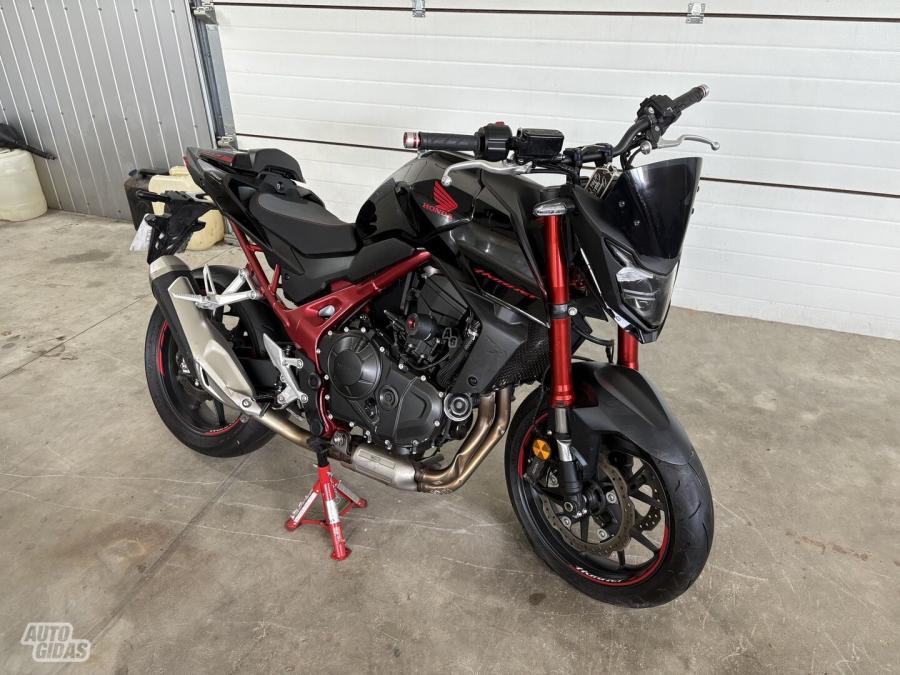 Honda Hornet 2025 Kelmė, ar dzinēja tilpumu 0.75 L un nobraukumu 5 tūkst. km par 1930 €, foto 1 vietnē AUTOMOTO.COM.LV