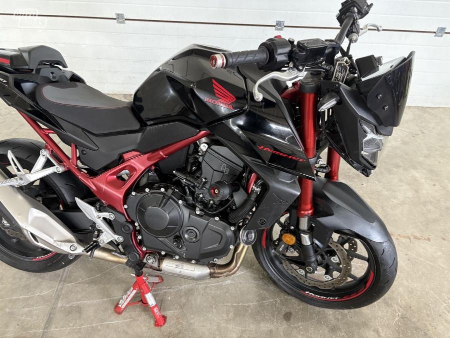 Honda Hornet 2025 Kelmė, ar dzinēja tilpumu 0.75 L un nobraukumu 5 tūkst. km par 1930 €, foto 8 vietnē AUTOMOTO.COM.LV