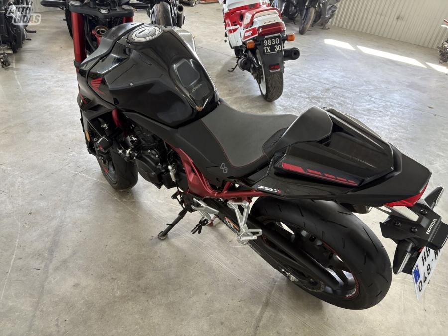 Honda Hornet 2025 Kelmė, ar dzinēja tilpumu 0.75 L un nobraukumu 5 tūkst. km par 1930 €, foto 14 vietnē AUTOMOTO.COM.LV