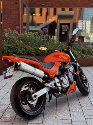 Orange Honda Hornet 2000 in Klaipeda, with an engine capacity of 0.60 L and mileage of 29 thousand km for 1850 €, photo 3 on AUTOMOTO.COM.LV