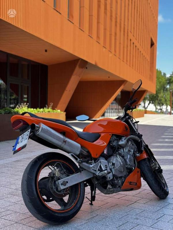 Orange Honda Hornet 2000 in Klaipeda, with an engine capacity of 0.60 L and mileage of 29 thousand km for 1850 €, photo 4 on AUTOMOTO.COM.LV