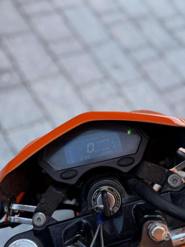 Orange Honda Hornet 2000 in Klaipeda, with an engine capacity of 0.60 L and mileage of 29 thousand km for 1850 €, photo 7 on AUTOMOTO.COM.LV