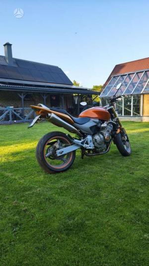 Orange Honda Hornet 2005 in Skuodas, with an engine capacity of 0.60 L and mileage of 24 thousand km for 2000 €, photo 4 on AUTOMOTO.COM.LV