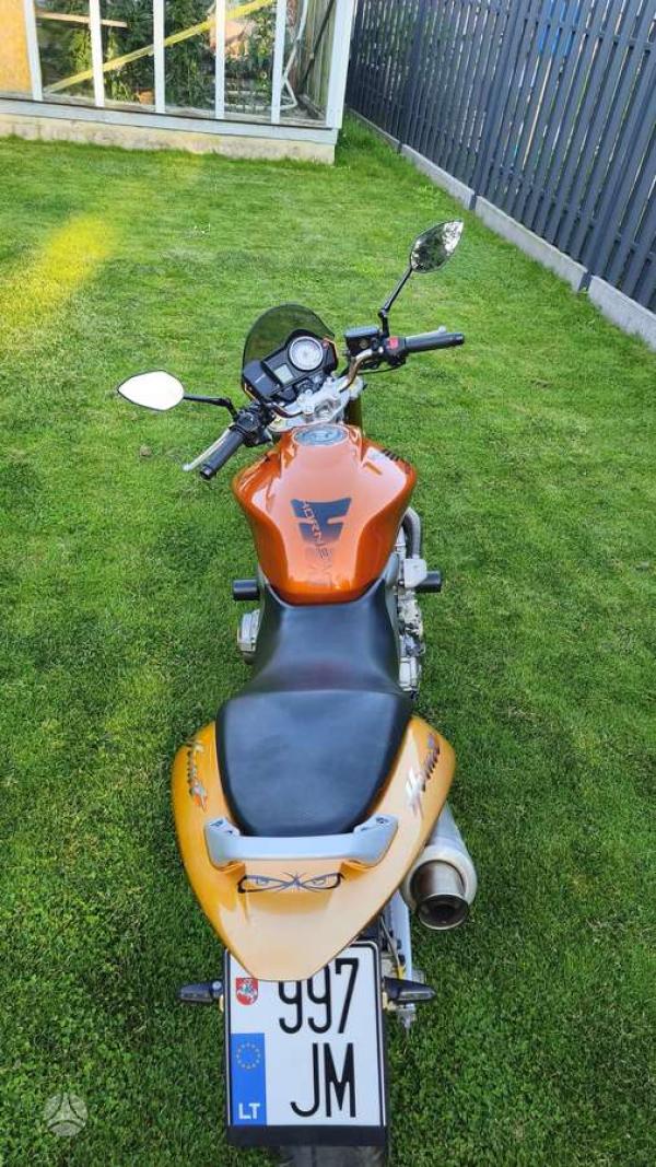 Oranžs Honda Hornet 2005 Skuodas, ar dzinēja tilpumu 0.60 L un nobraukumu 24 tūkst. km par 2000 €, foto 4 vietnē AUTOMOTO.COM.LV
