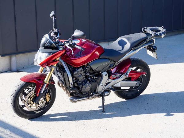 Red Honda Hornet 2007 in Vilnius, with an engine capacity of 0.60 L and mileage of 38 thousand km for 3000 €, photo 1 on AUTOMOTO.COM.LV
