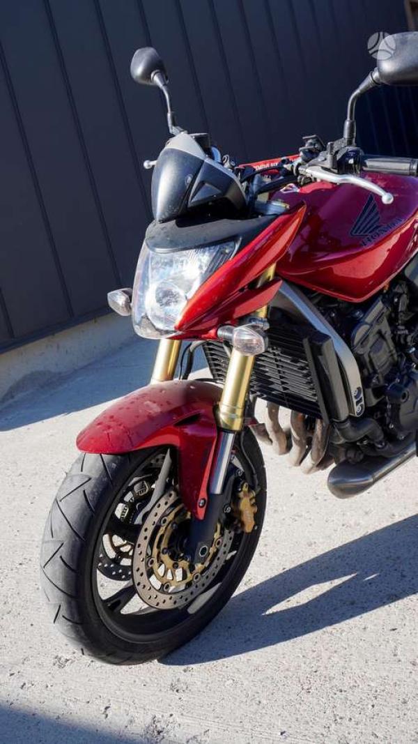 Red Honda Hornet 2007 in Vilnius, with an engine capacity of 0.60 L and mileage of 38 thousand km for 3000 €, photo 2 on AUTOMOTO.COM.LV
