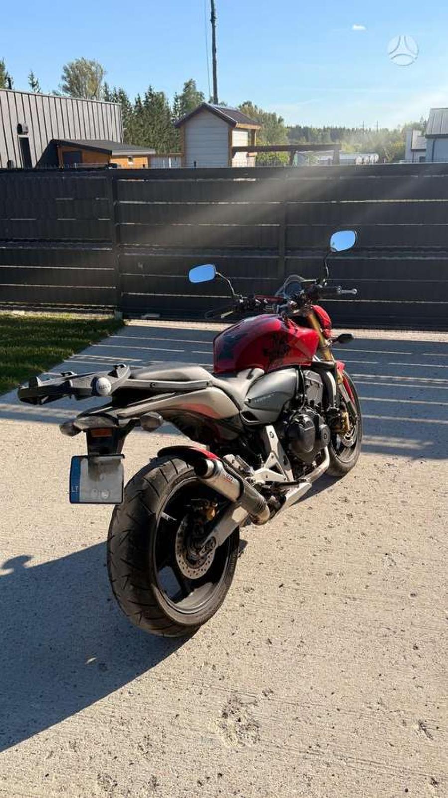 Red Honda Hornet 2007 in Vilnius, with an engine capacity of 0.60 L and mileage of 38 thousand km for 3000 €, photo 4 on AUTOMOTO.COM.LV