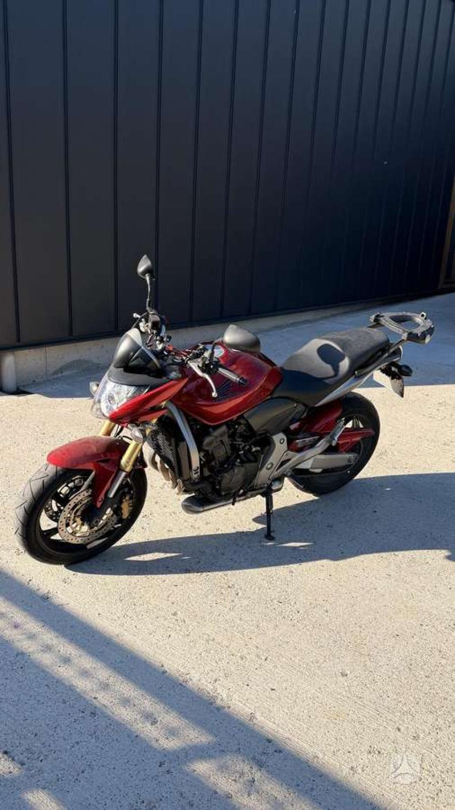 Red Honda Hornet 2007 in Vilnius, with an engine capacity of 0.60 L and mileage of 38 thousand km for 3000 €, photo 6 on AUTOMOTO.COM.LV