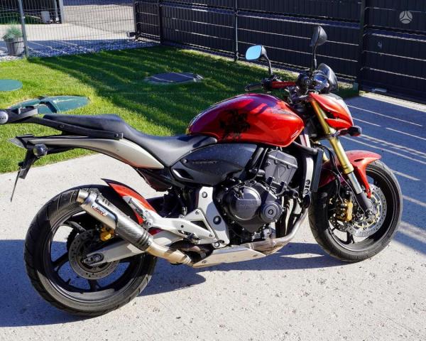 Red Honda Hornet 2007 in Vilnius, with an engine capacity of 0.60 L and mileage of 38 thousand km for 3000 €, photo 6 on AUTOMOTO.COM.LV