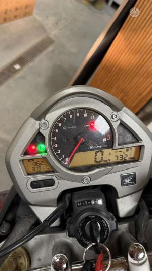 Red Honda Hornet 2007 in Vilnius, with an engine capacity of 0.60 L and mileage of 38 thousand km for 3000 €, photo 8 on AUTOMOTO.COM.LV