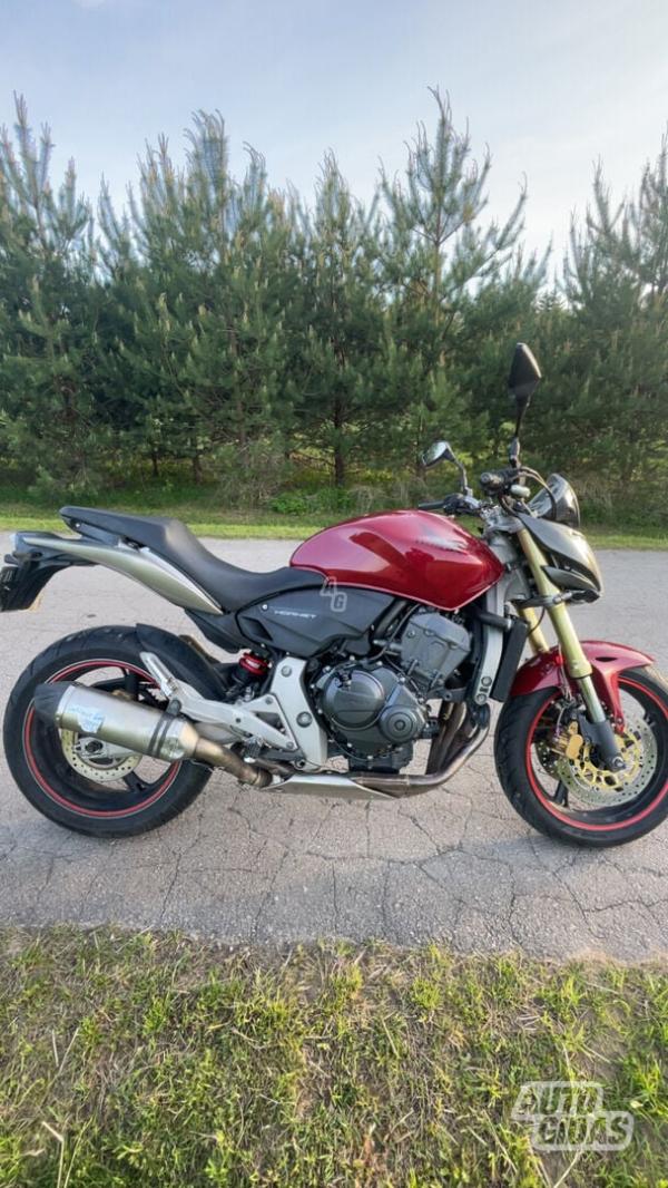Violet Honda Hornet 2007 in Radviliskis, with an engine capacity of 0.60 L and mileage of 56 thousand km for 2750 €, photo 1 on AUTOMOTO.COM.LV