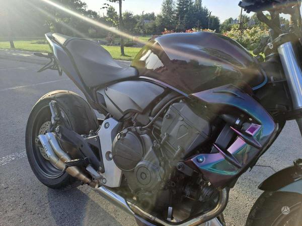 Violets Honda Hornet 2011 Panevēža, ar dzinēja tilpumu 0.60 L un nobraukumu 50 tūkst. km par 3350 €, foto 5 vietnē AUTOMOTO.COM.LV