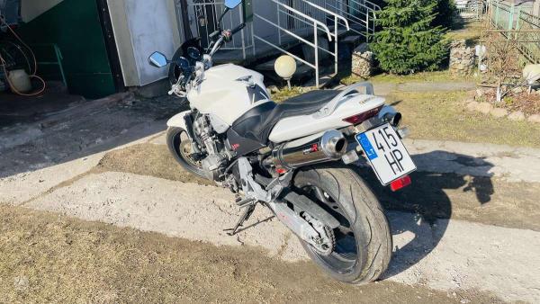 White Honda Hornet 2002 in Klaipeda, with an engine capacity of 0.92 L and mileage of 56 thousand km for 2400 €, photo 2 on AUTOMOTO.COM.LV
